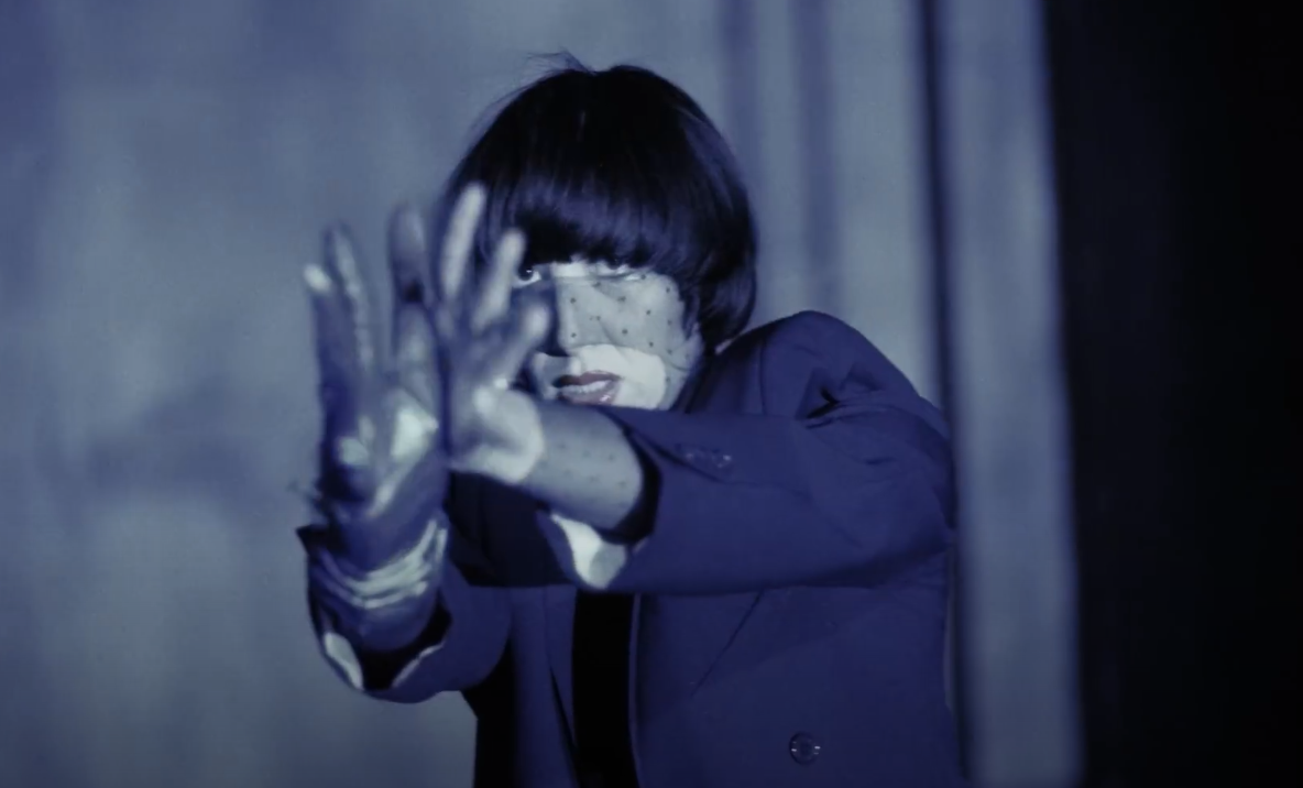 Entre llamas, Yeah Yeah Yeahs estrena video de "Burning"