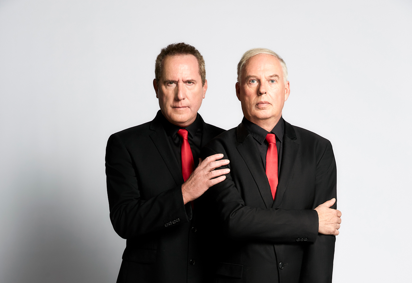 OMD revela "Veruschka" | Sin Documentos
