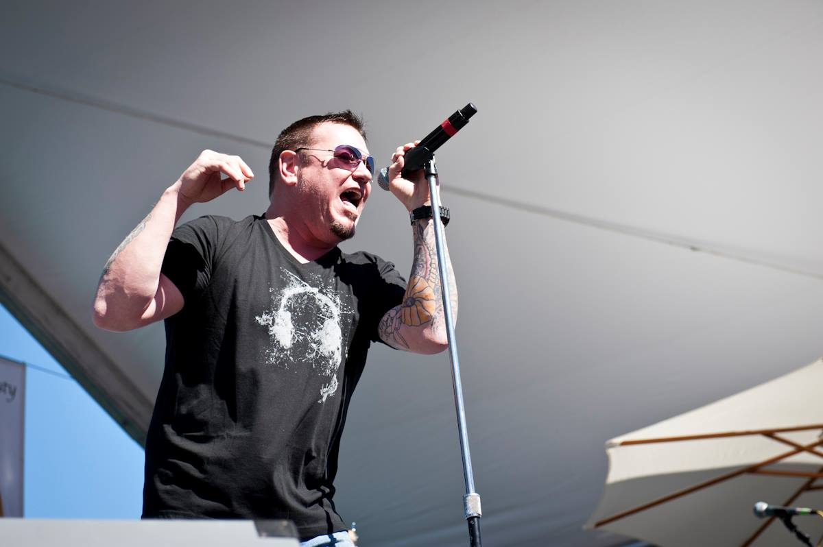 Fallece Steve Harwell, exvocalista de Smash Mouth | Sin Documentos