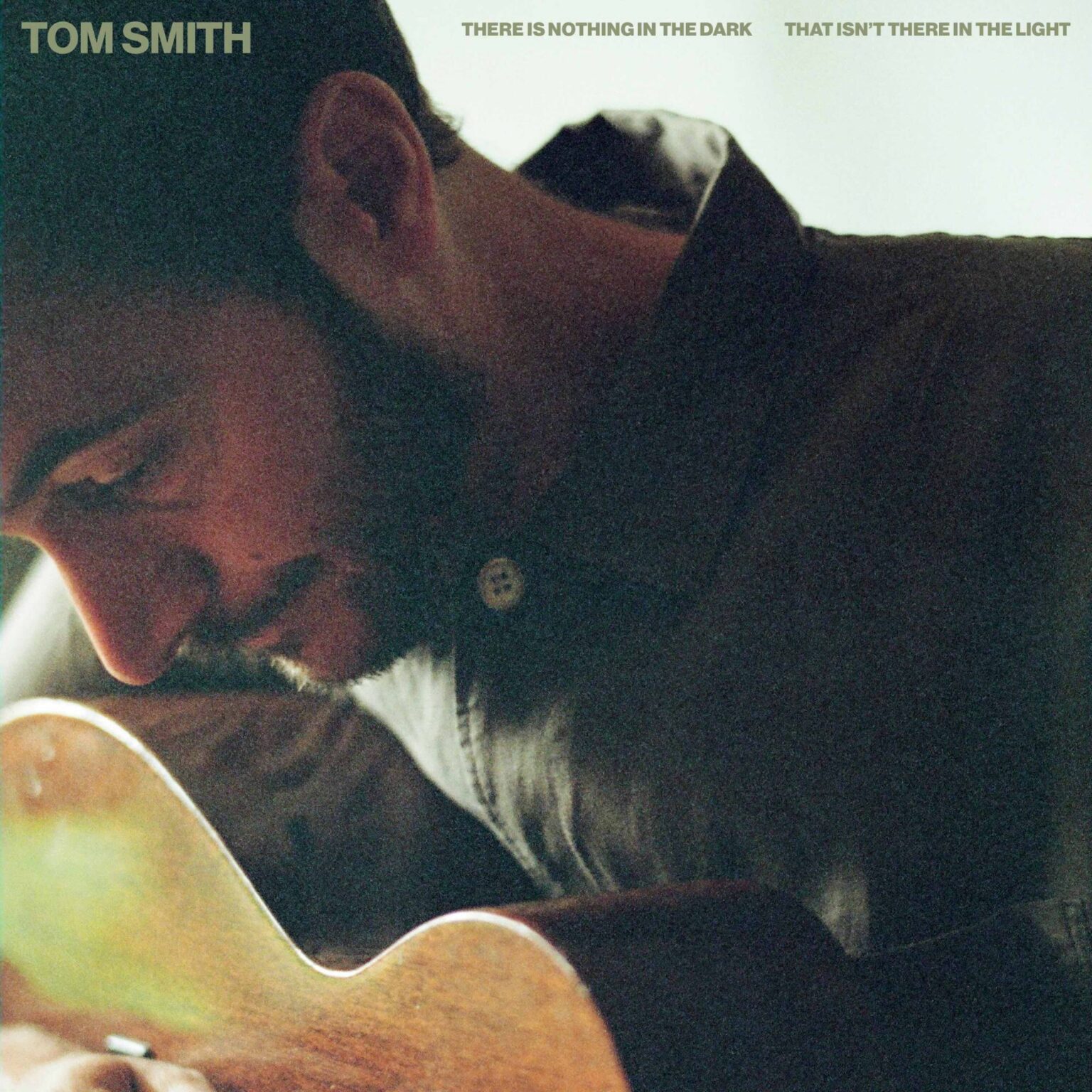 Tom Smith se confiesa en solitario con "Leave" | Sin Documentos
